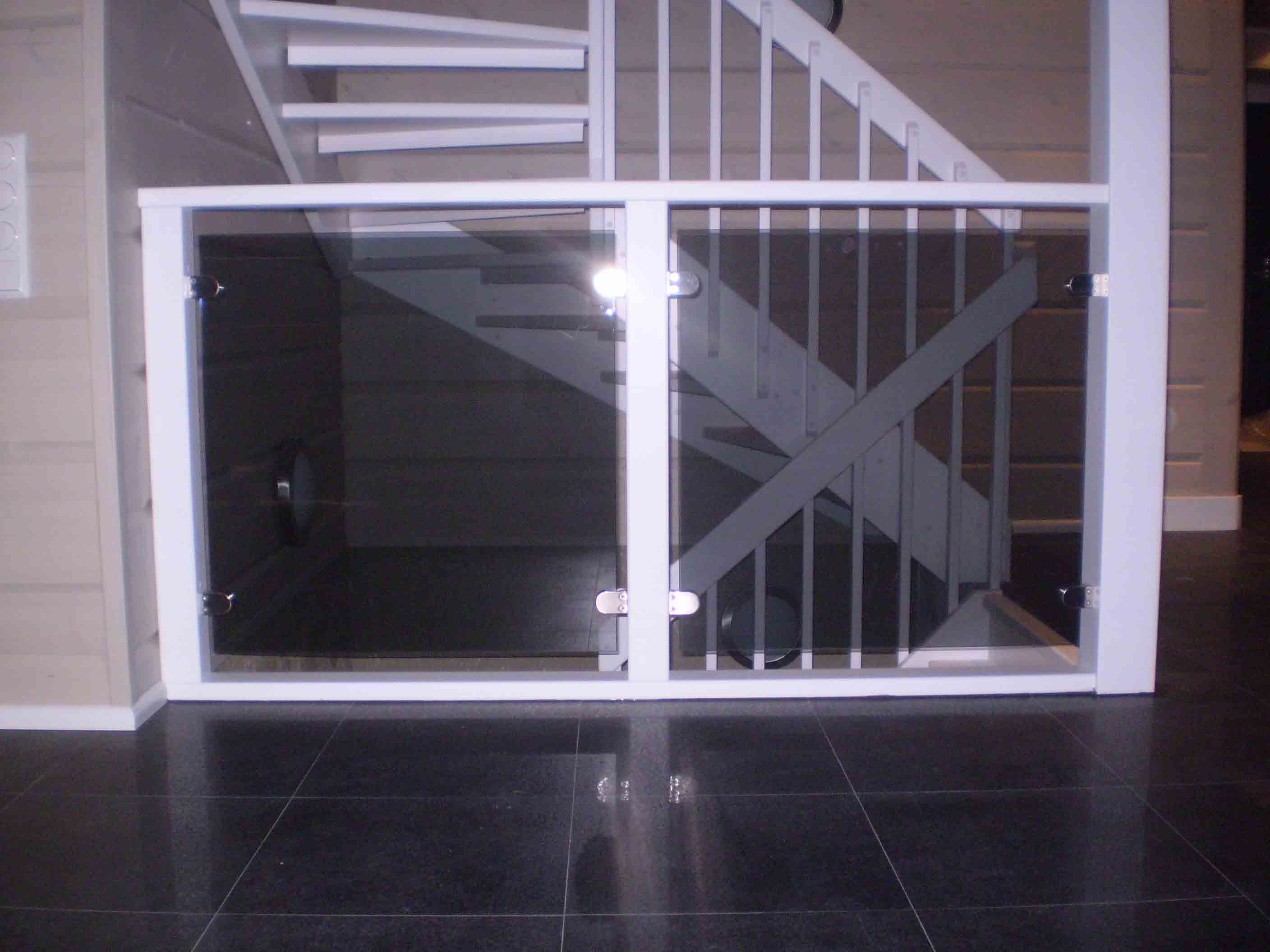 Puuportaat, portaita - Forssan Puutyö - Portaat - Lasikaiteet